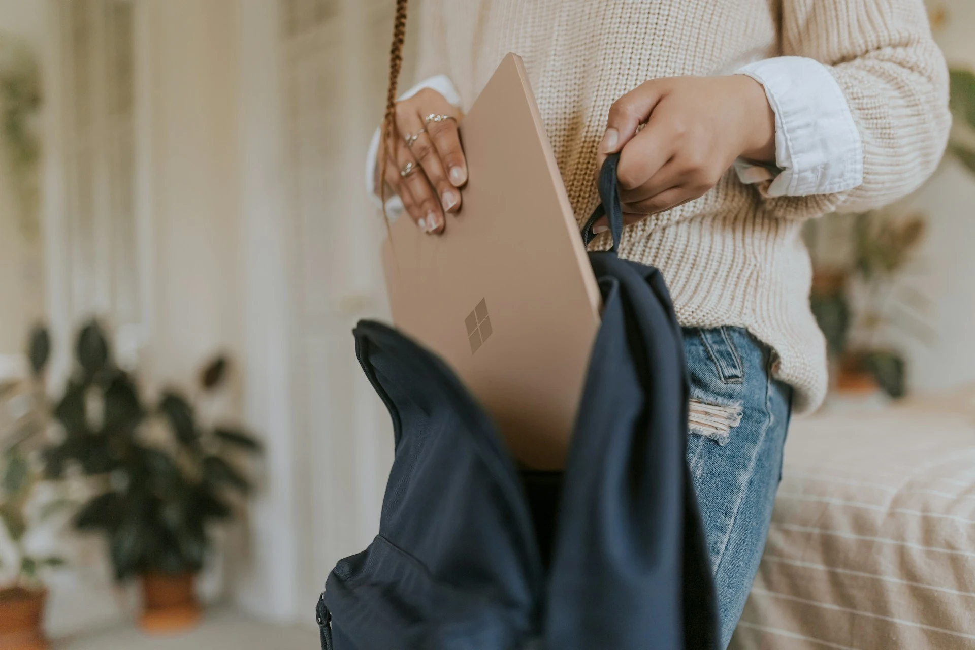 Carry Laptop in a Backpack: How to Do it Right (5 Tips) - Unboundist
